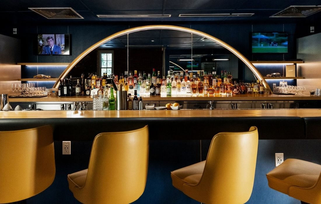 13 Best Bars in Dallas to Try This Weekend