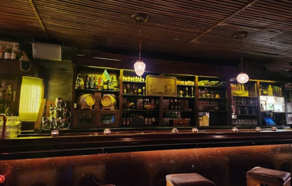 27 Best Bars in Chicago: Top Picks for a Great Nightout