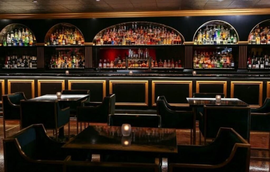 27 Best Bars in Chicago: Top Picks for a Great Nightout